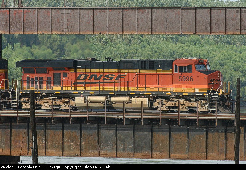 BNSF 5996